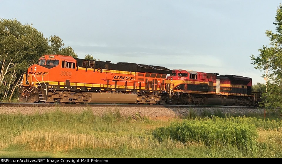 BNSF 3909